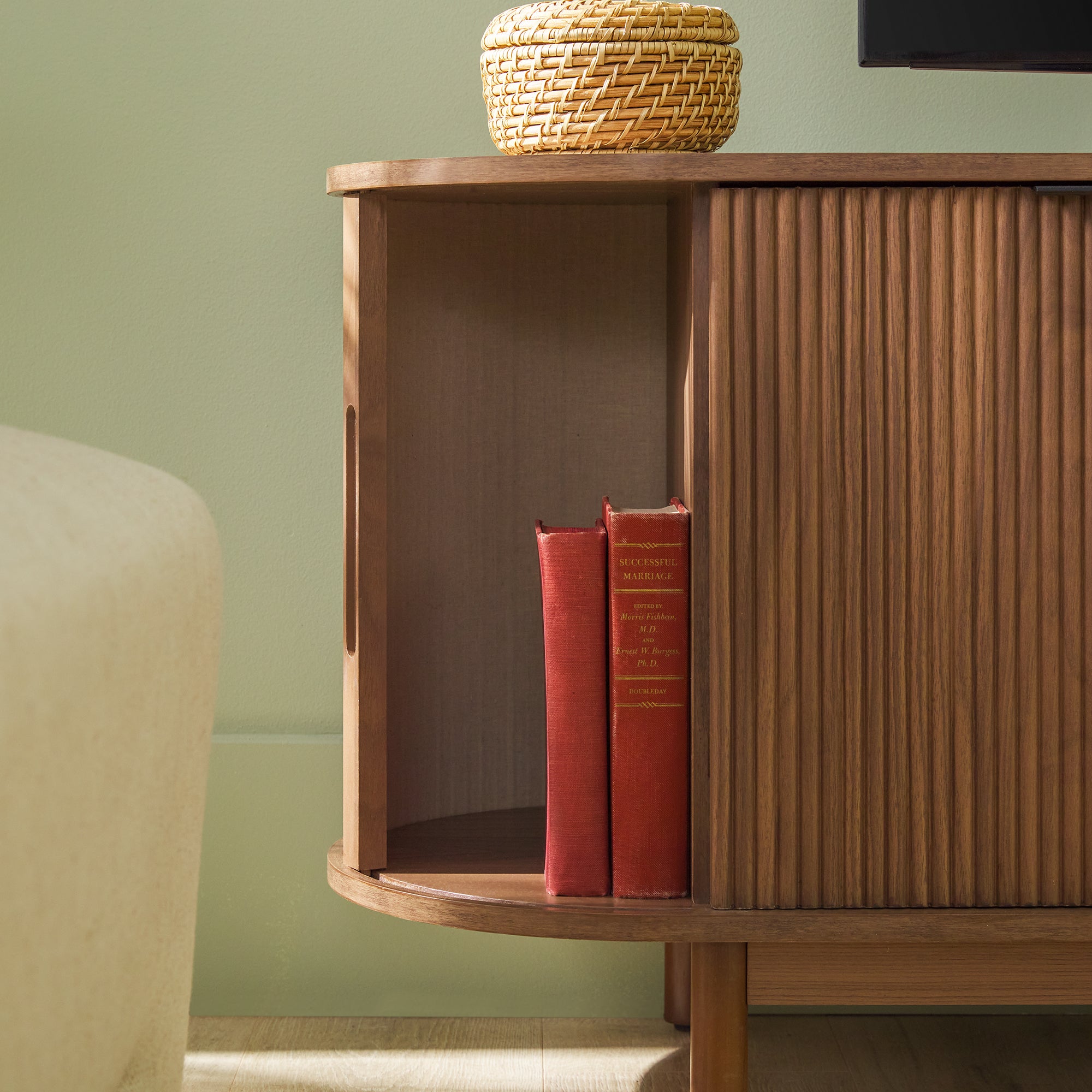 Chloe Modern Reeded TV Stand – Walker Edison